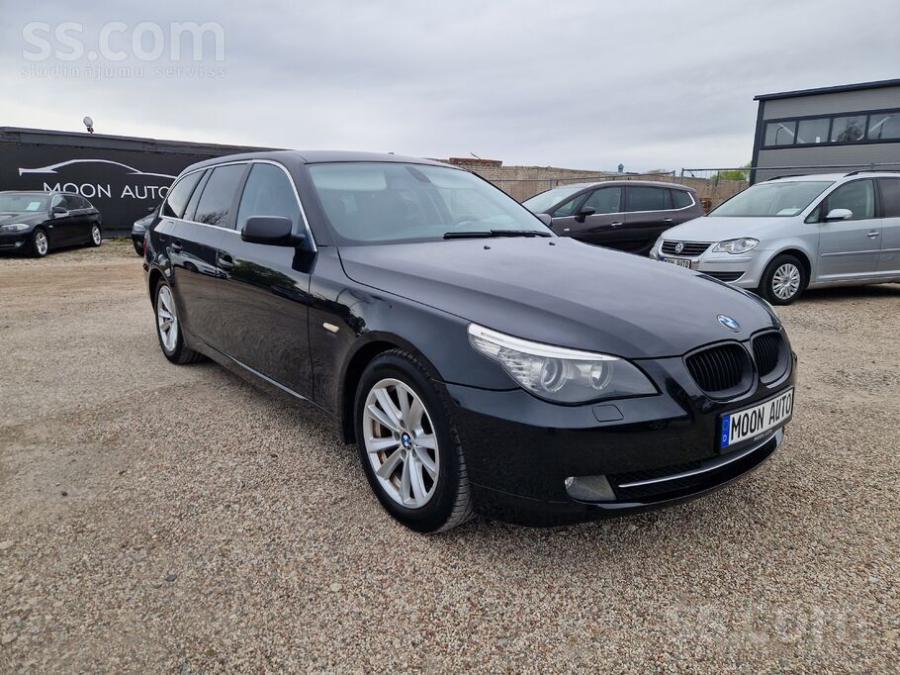 Black BMW 520 2008 in Liepaja, with an engine capacity of 2.00 L and mileage of 304 thousand km for 4690 €, photo 4 on AUTOMOTO.COM.LV