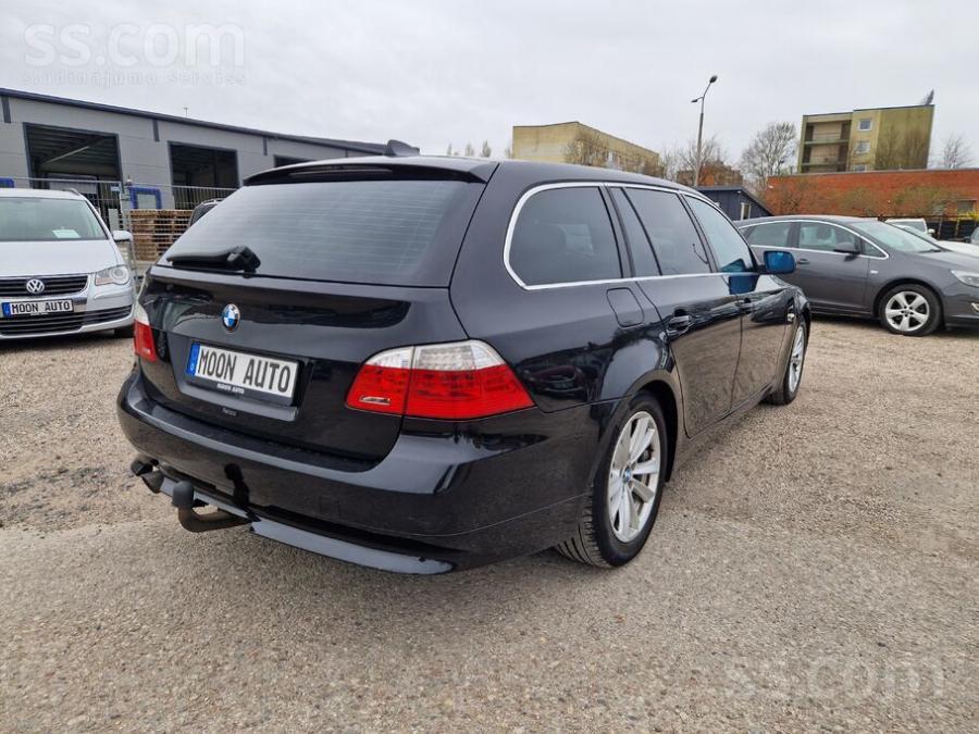 Black BMW 520 2008 in Liepaja, with an engine capacity of 2.00 L and mileage of 304 thousand km for 4690 €, photo 5 on AUTOMOTO.COM.LV