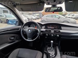 Black BMW 520 2008 in Liepaja, with an engine capacity of 2.00 L and mileage of 304 thousand km for 4690 €, photo 10 on AUTOMOTO.COM.LV