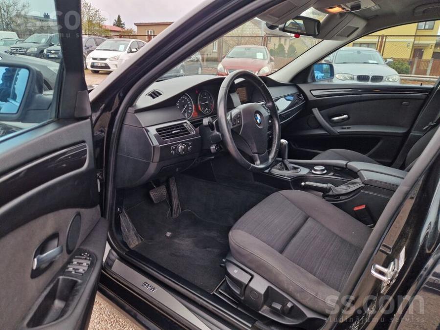 Black BMW 520 2008 in Liepaja, with an engine capacity of 2.00 L and mileage of 304 thousand km for 4690 €, photo 12 on AUTOMOTO.COM.LV