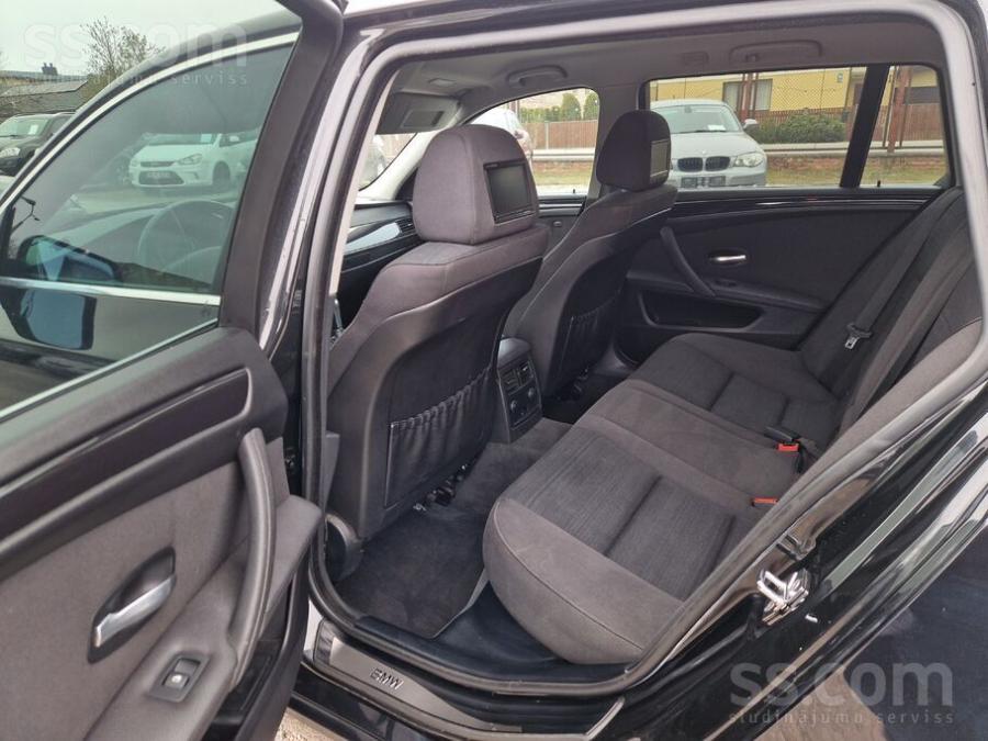 Black BMW 520 2008 in Liepaja, with an engine capacity of 2.00 L and mileage of 304 thousand km for 4690 €, photo 14 on AUTOMOTO.COM.LV