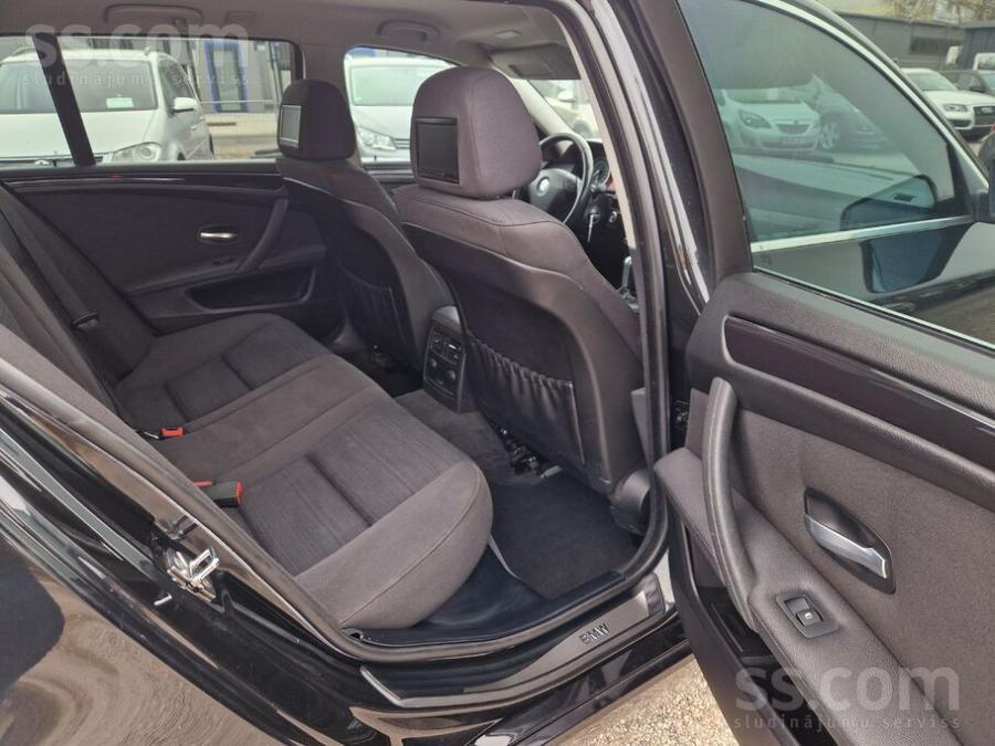 Black BMW 520 2008 in Liepaja, with an engine capacity of 2.00 L and mileage of 304 thousand km for 4690 €, photo 15 on AUTOMOTO.COM.LV