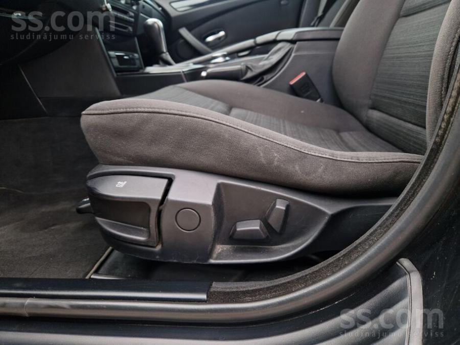 Black BMW 520 2008 in Liepaja, with an engine capacity of 2.00 L and mileage of 304 thousand km for 4690 €, photo 16 on AUTOMOTO.COM.LV