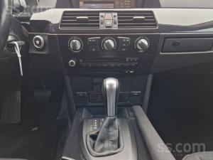 Black BMW 520 2008 in Liepaja, with an engine capacity of 2.00 L and mileage of 304 thousand km for 4690 €, photo 17 on AUTOMOTO.COM.LV