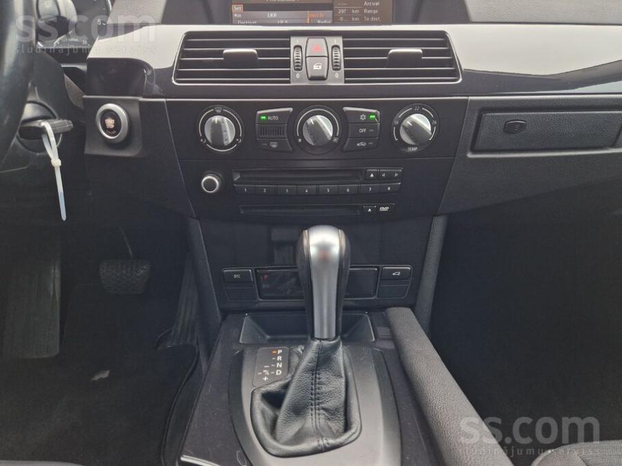 Black BMW 520 2008 in Liepaja, with an engine capacity of 2.00 L and mileage of 304 thousand km for 4690 €, photo 17 on AUTOMOTO.COM.LV
