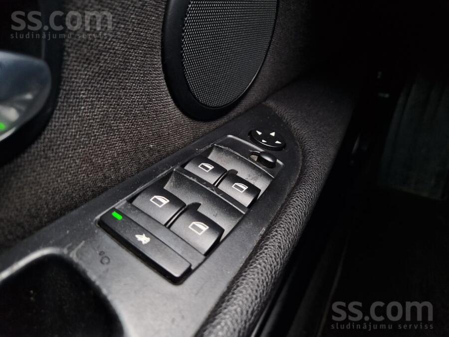 Black BMW 520 2008 in Liepaja, with an engine capacity of 2.00 L and mileage of 304 thousand km for 4690 €, photo 24 on AUTOMOTO.COM.LV