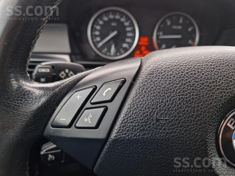 Black BMW 520 2008 in Liepaja, with an engine capacity of 2.00 L and mileage of 304 thousand km for 4690 €, photo 27 on AUTOMOTO.COM.LV