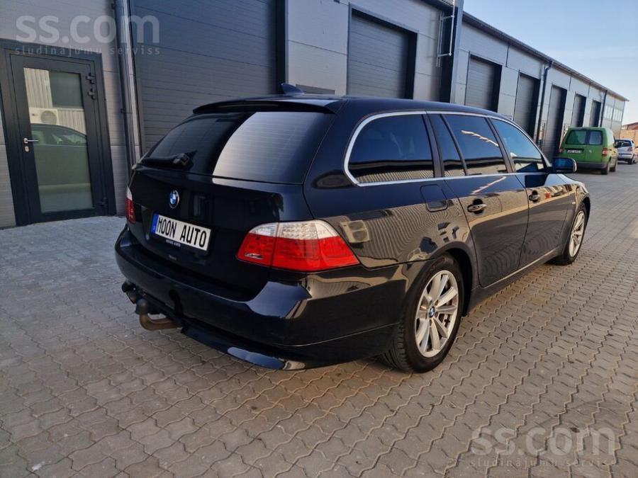 Black BMW 520 2008 in Liepaja, with an engine capacity of 2.00 L and mileage of 304 thousand km for 4290 €, photo 5 on AUTOMOTO.COM.LV