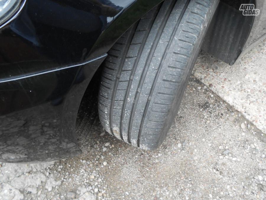 Black BMW 520 2008 in Kaunas, with an engine capacity of 2.00 L and mileage of 211 thousand km for 4500 €, photo 12 on AUTOMOTO.COM.LV