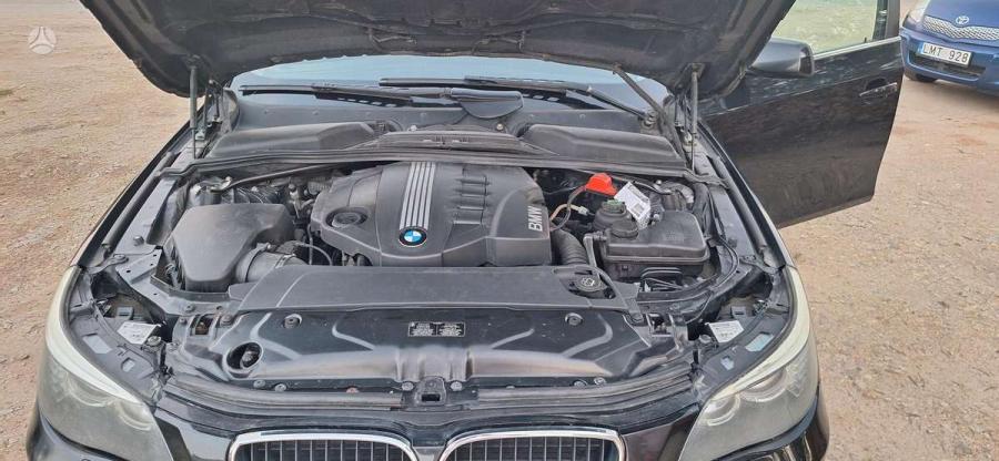 Black BMW 520 2008 in Mazeikiai, with an engine capacity of 2.00 L and mileage of 325 thousand km for 3000 €, photo 5 on AUTOMOTO.COM.LV