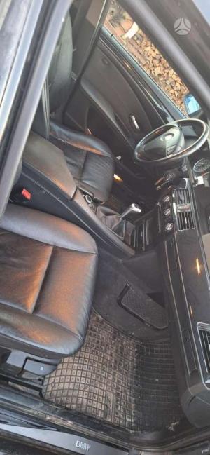 Black BMW 520 2008 in Mazeikiai, with an engine capacity of 2.00 L and mileage of 325 thousand km for 3000 €, photo 6 on AUTOMOTO.COM.LV