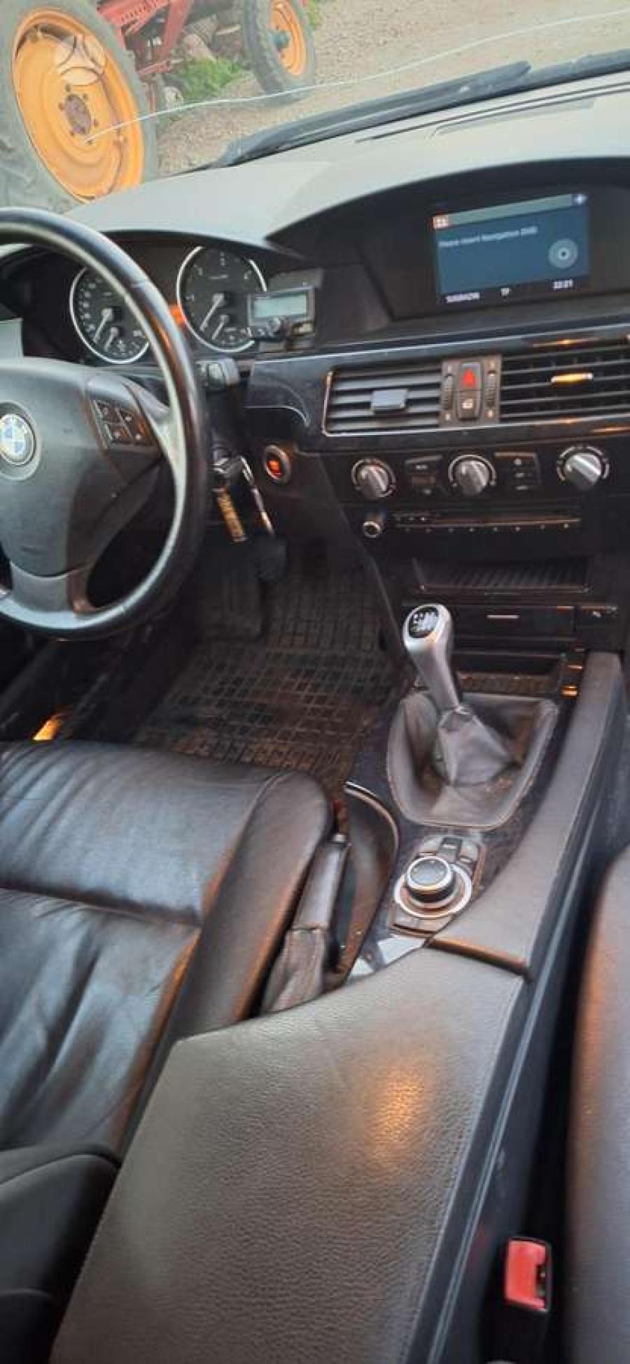 Black BMW 520 2008 in Mazeikiai, with an engine capacity of 2.00 L and mileage of 325 thousand km for 3000 €, photo 7 on AUTOMOTO.COM.LV