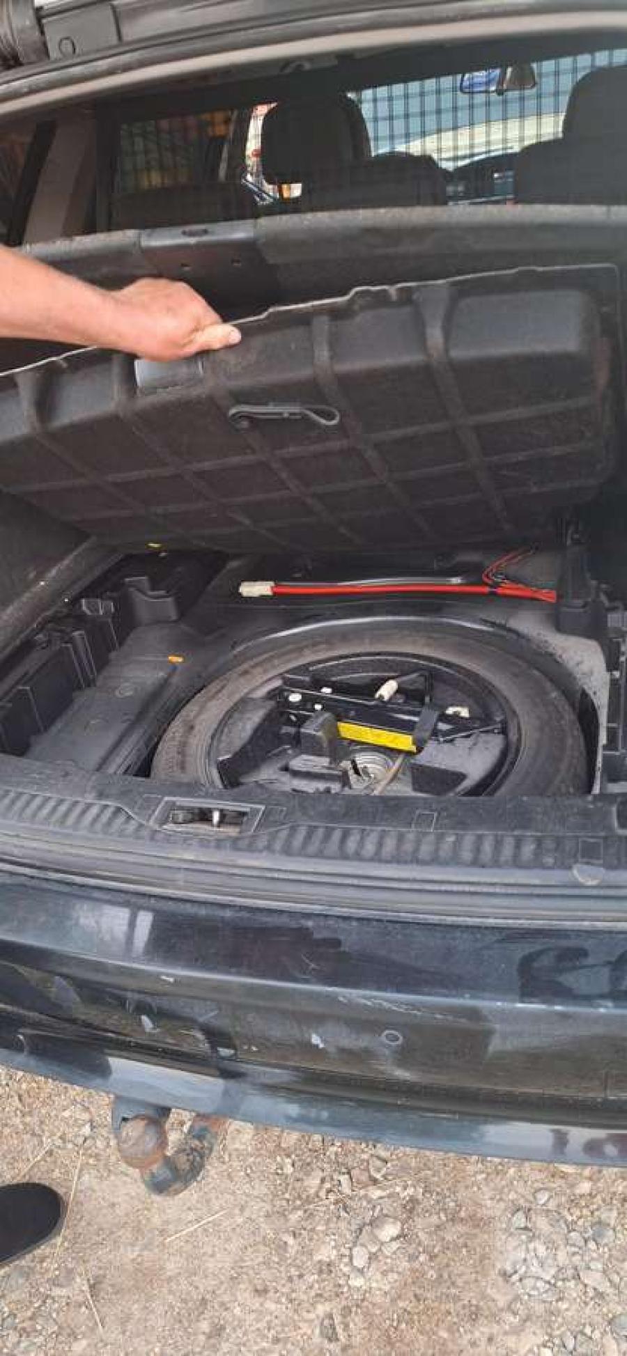 Black BMW 520 2008 in Mazeikiai, with an engine capacity of 2.00 L and mileage of 325 thousand km for 3000 €, photo 8 on AUTOMOTO.COM.LV