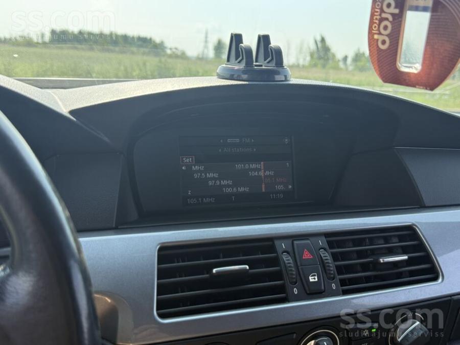 Melns BMW 520 2008 Liepāja, ar dzinēja tilpumu 2.00 L un nobraukumu 268 tūkst. km par 4000 €, foto 24 vietnē AUTOMOTO.COM.LV