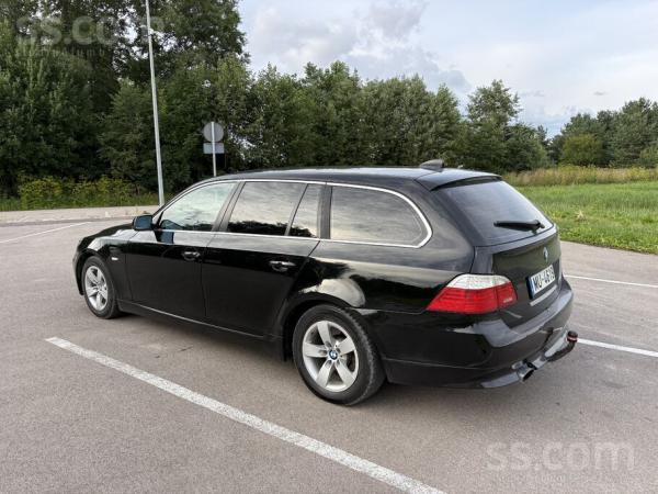 Melns BMW 520 2008 Tukums, ar dzinēja tilpumu 2.00 L un nobraukumu 311 tūkst. km par 3300 €, foto 3 vietnē AUTOMOTO.COM.LV