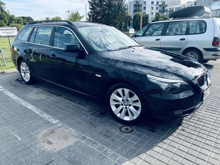 Melns BMW 520 2008 Viļņa, ar dzinēja tilpumu 2.00 L un nobraukumu 286 tūkst. km par 2600 €, foto 4 vietnē AUTOMOTO.COM.LV