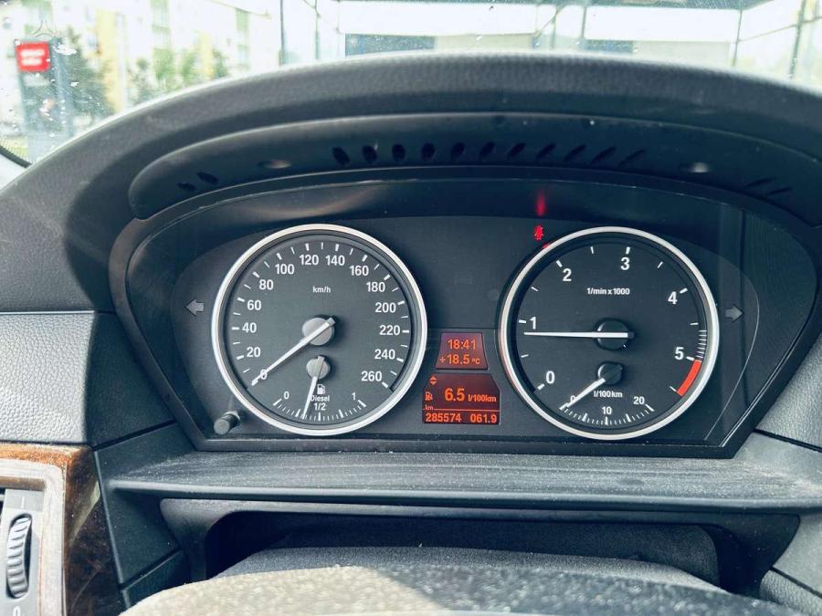 Melns BMW 520 2008 Viļņa, ar dzinēja tilpumu 2.00 L un nobraukumu 286 tūkst. km par 2600 €, foto 6 vietnē AUTOMOTO.COM.LV