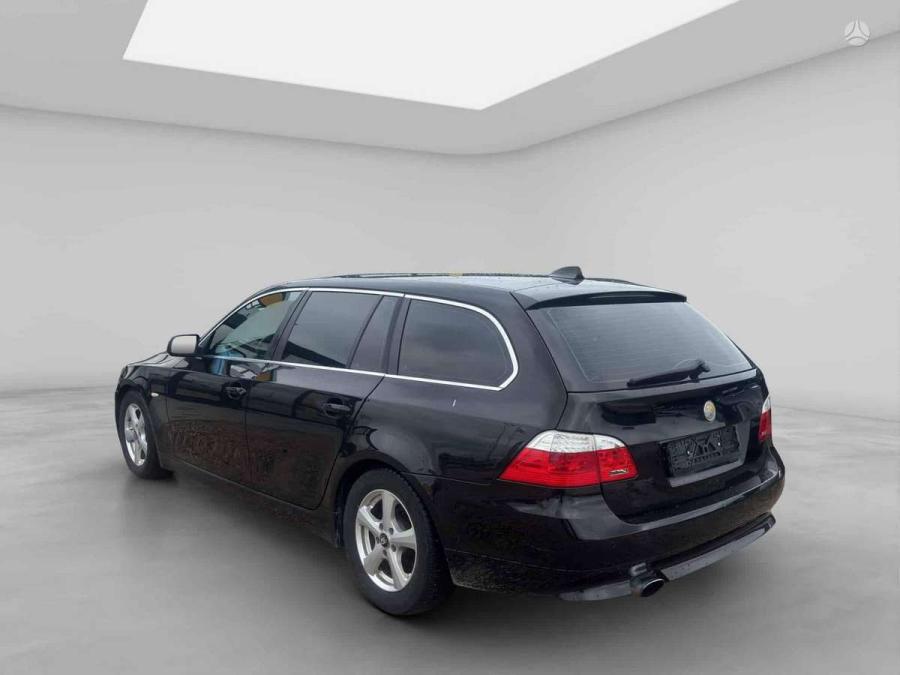 Black BMW 520 2008 in Kaunas, with an engine capacity of 2.00 L and mileage of 304 thousand km for 5990 €, photo 5 on AUTOMOTO.COM.LV