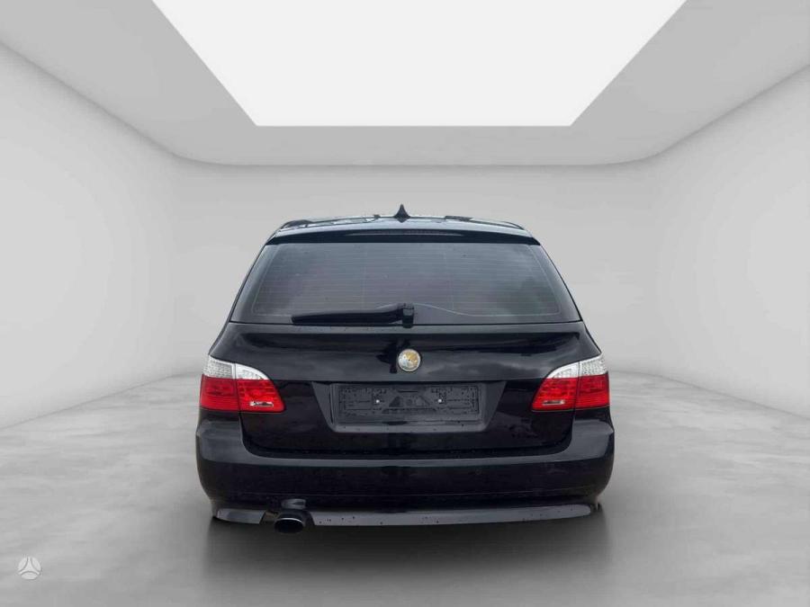 Black BMW 520 2008 in Kaunas, with an engine capacity of 2.00 L and mileage of 304 thousand km for 5990 €, photo 6 on AUTOMOTO.COM.LV