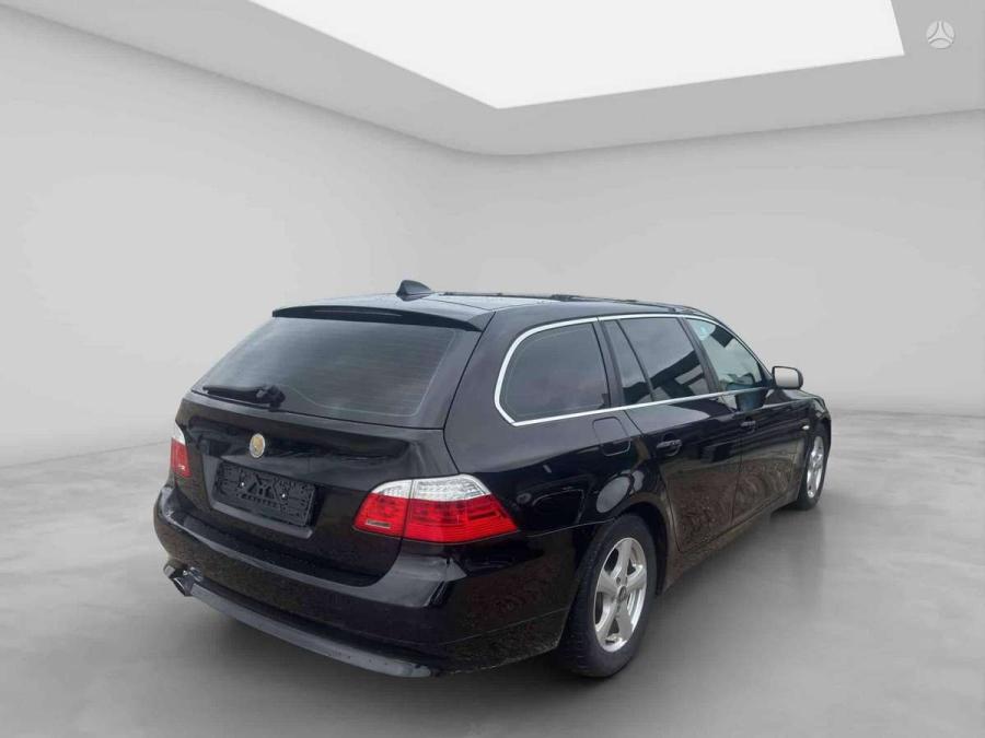 Black BMW 520 2008 in Kaunas, with an engine capacity of 2.00 L and mileage of 304 thousand km for 5990 €, photo 7 on AUTOMOTO.COM.LV