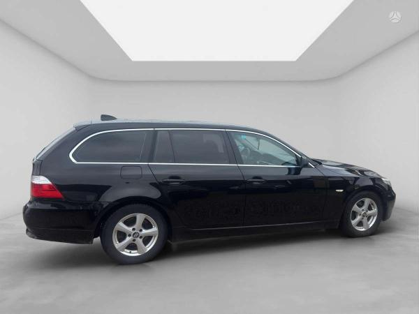 Black BMW 520 2008 in Kaunas, with an engine capacity of 2.00 L and mileage of 304 thousand km for 5990 €, photo 7 on AUTOMOTO.COM.LV