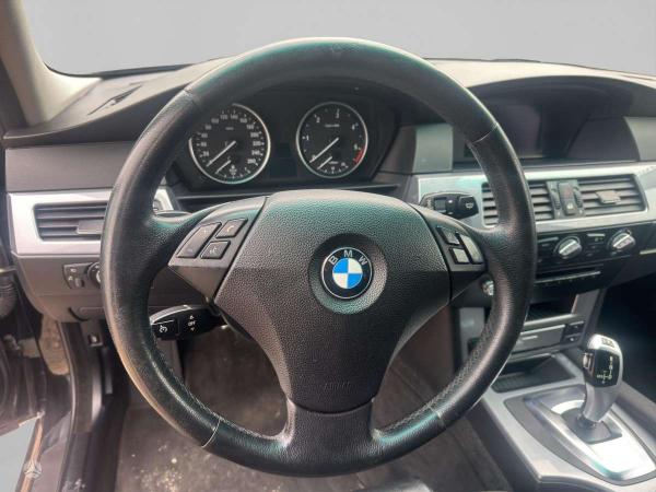 Black BMW 520 2008 in Kaunas, with an engine capacity of 2.00 L and mileage of 304 thousand km for 5990 €, photo 10 on AUTOMOTO.COM.LV
