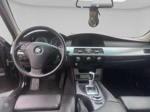 Black BMW 520 2008 in Kaunas, with an engine capacity of 2.00 L and mileage of 304 thousand km for 5990 €, photo 14 on AUTOMOTO.COM.LV