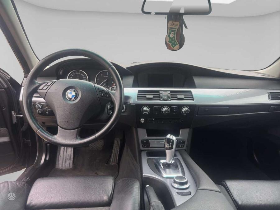 Black BMW 520 2008 in Kaunas, with an engine capacity of 2.00 L and mileage of 304 thousand km for 5990 €, photo 14 on AUTOMOTO.COM.LV