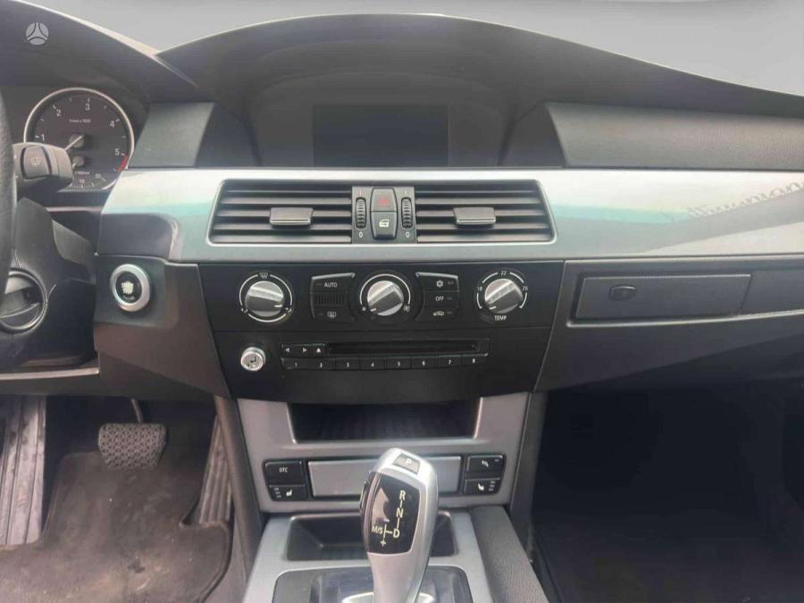 Black BMW 520 2008 in Kaunas, with an engine capacity of 2.00 L and mileage of 304 thousand km for 5990 €, photo 15 on AUTOMOTO.COM.LV