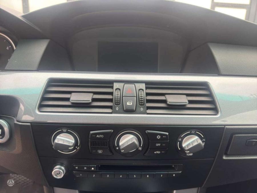 Black BMW 520 2008 in Kaunas, with an engine capacity of 2.00 L and mileage of 304 thousand km for 5990 €, photo 16 on AUTOMOTO.COM.LV