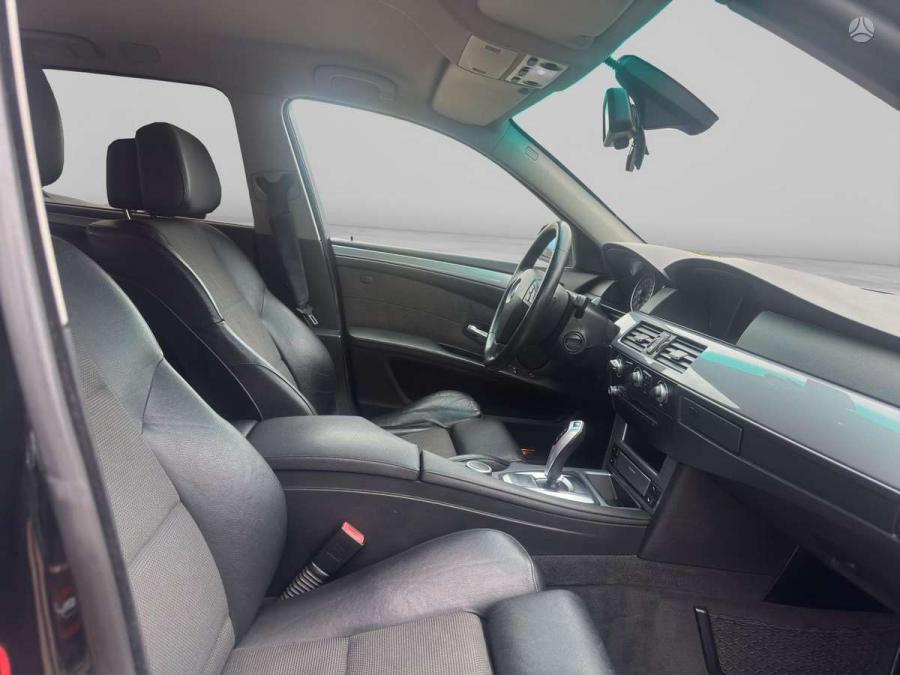 Black BMW 520 2008 in Kaunas, with an engine capacity of 2.00 L and mileage of 304 thousand km for 5990 €, photo 18 on AUTOMOTO.COM.LV