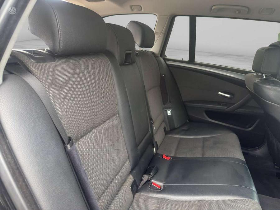 Black BMW 520 2008 in Kaunas, with an engine capacity of 2.00 L and mileage of 304 thousand km for 5990 €, photo 19 on AUTOMOTO.COM.LV