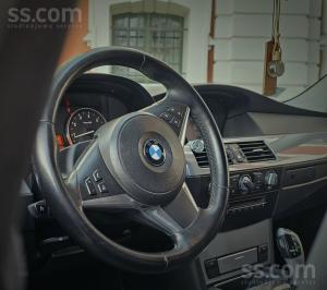 Black BMW 520 2009 in Jelgava, with an engine capacity of 2.00 L and mileage of 278 thousand km for 7300 €, photo 9 on AUTOMOTO.COM.LV