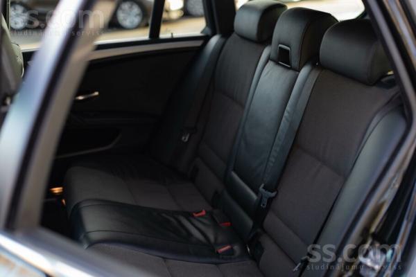 Black BMW 520 2009 in Riga, with an engine capacity of 2.00 L and mileage of 283 thousand km for 6590 €, photo 10 on AUTOMOTO.COM.LV