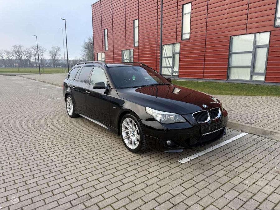 Black BMW 520 2009 in Vilkaviskis, with an engine capacity of 2.00 L and mileage of 315 thousand km for 4950 €, photo 12 on AUTOMOTO.COM.LV