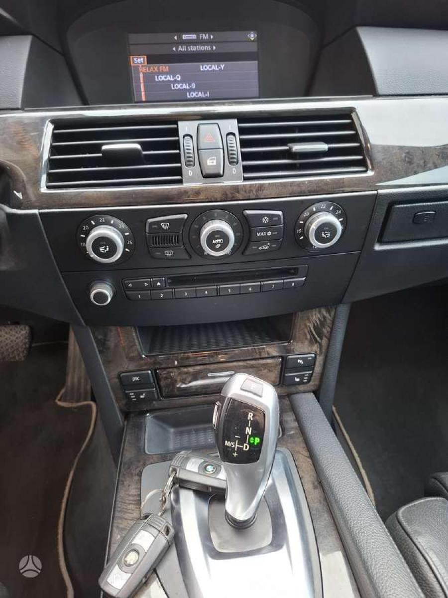 Melns BMW 520 2009 Pakruojis, ar dzinēja tilpumu 2.00 L un nobraukumu 318 tūkst. km par 4200 €, foto 15 vietnē AUTOMOTO.COM.LV