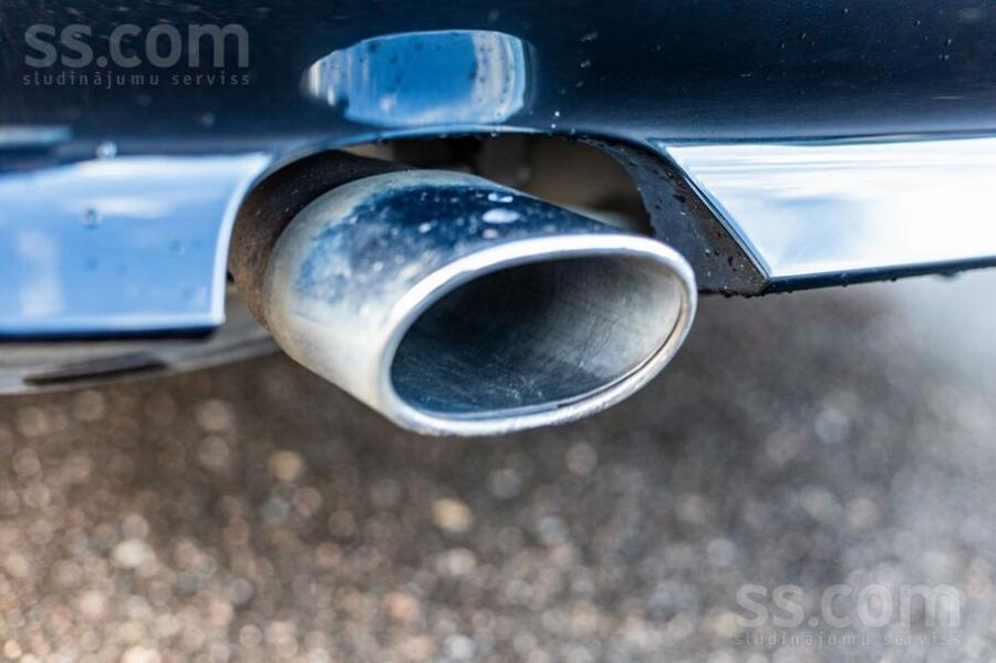 Melns BMW 520 2009 Rīga, ar dzinēja tilpumu 2.00 L un nobraukumu 283 tūkst. km par 6590 €, foto 31 vietnē AUTOMOTO.COM.LV