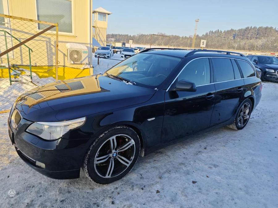 Black BMW 520 2009 in Vilnius, with an engine capacity of 2.99 L and mileage of 336 thousand km for 3750 €, photo 30 on AUTOMOTO.COM.LV