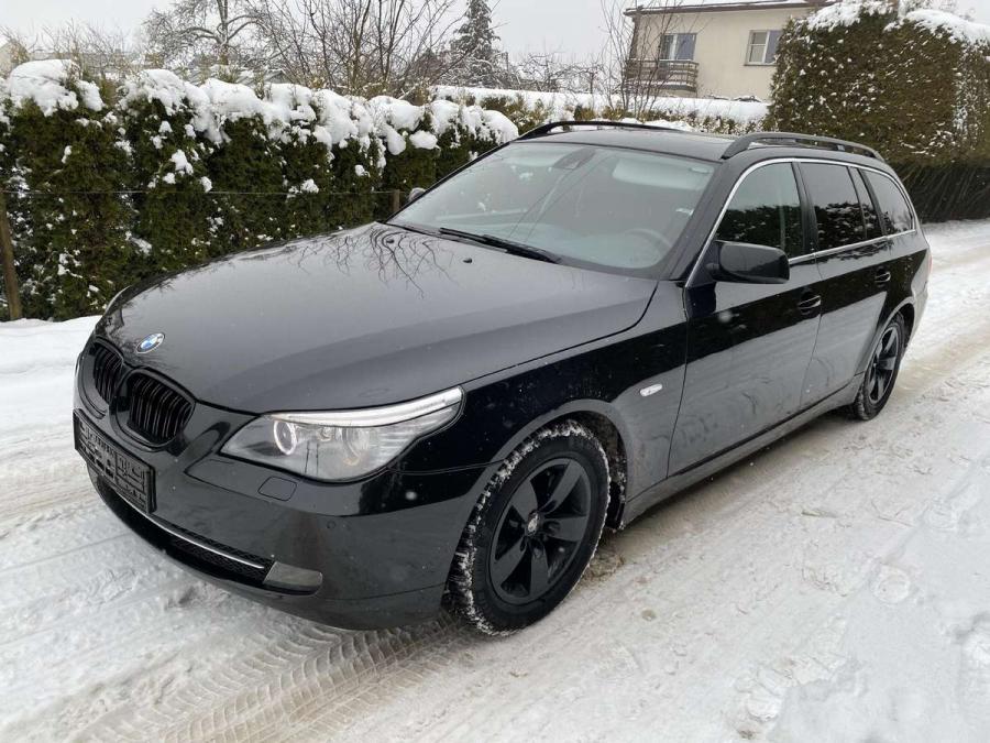 Black BMW 520 2009 in Kaunas, with an engine capacity of 2.00 L and mileage of 318 thousand km for 3800 €, photo 2 on AUTOMOTO.COM.LV