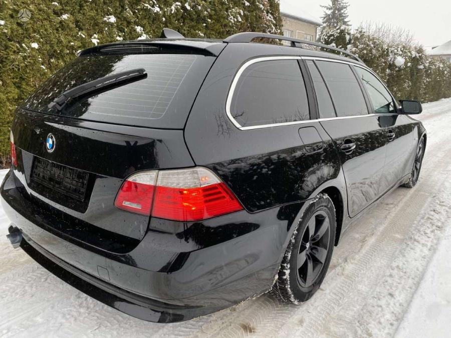 Black BMW 520 2009 in Kaunas, with an engine capacity of 2.00 L and mileage of 318 thousand km for 3800 €, photo 3 on AUTOMOTO.COM.LV