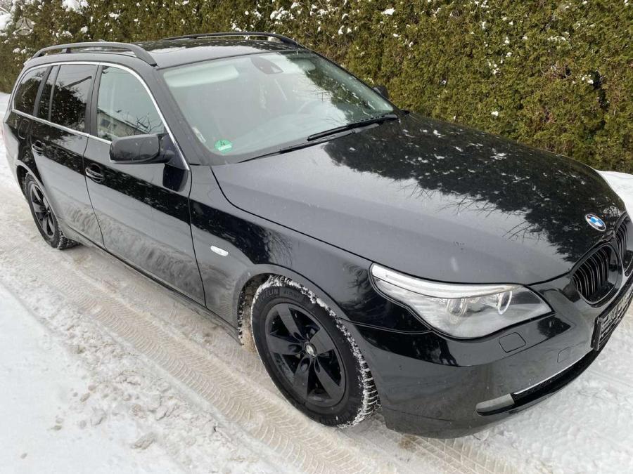 Black BMW 520 2009 in Kaunas, with an engine capacity of 2.00 L and mileage of 318 thousand km for 3800 €, photo 4 on AUTOMOTO.COM.LV