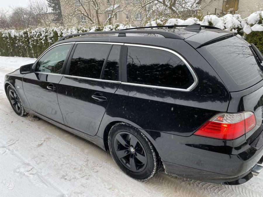 Black BMW 520 2009 in Kaunas, with an engine capacity of 2.00 L and mileage of 318 thousand km for 3800 €, photo 5 on AUTOMOTO.COM.LV