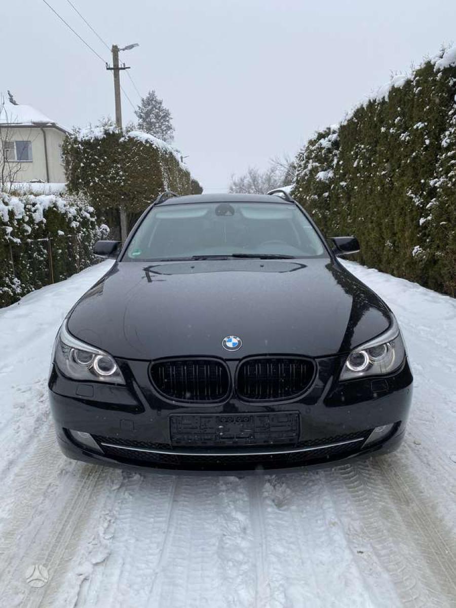 Black BMW 520 2009 in Kaunas, with an engine capacity of 2.00 L and mileage of 318 thousand km for 3800 €, photo 8 on AUTOMOTO.COM.LV