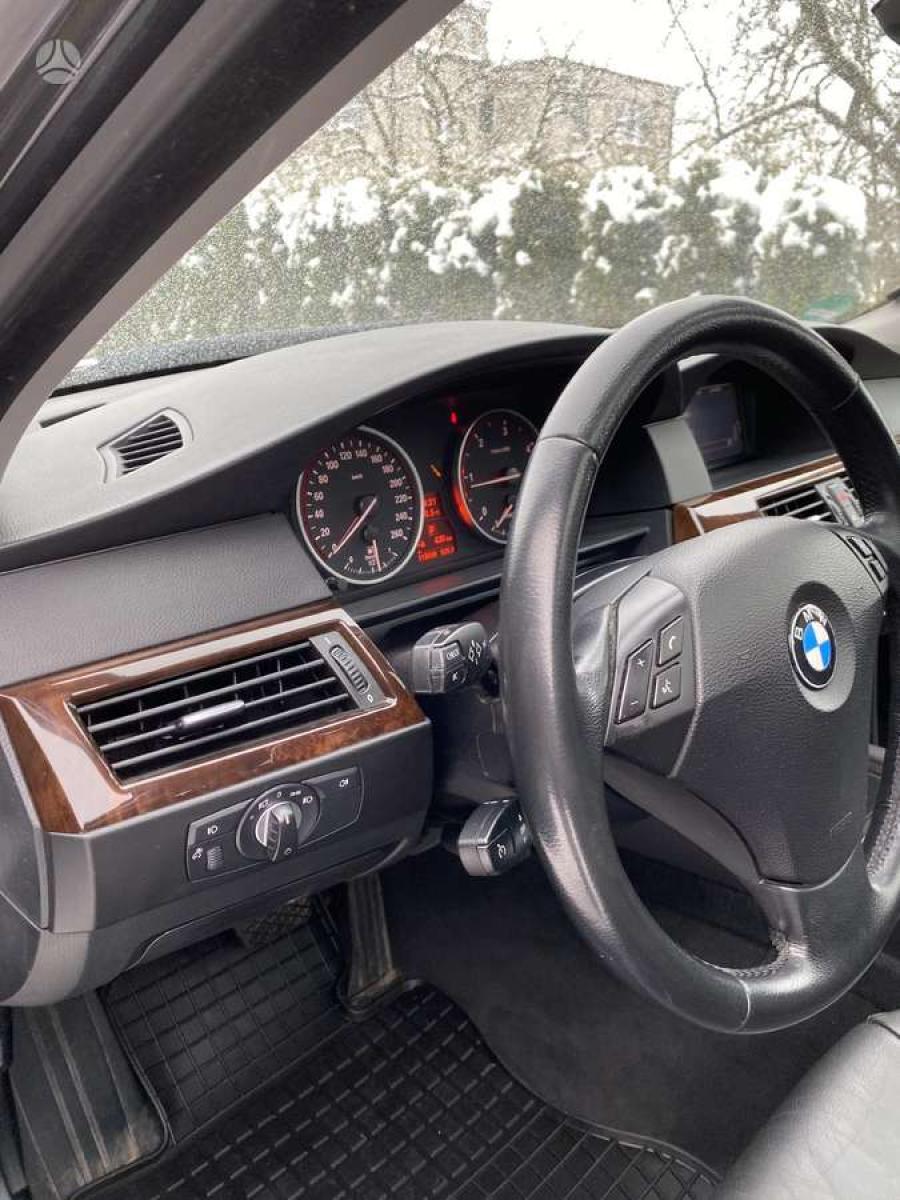 Black BMW 520 2009 in Kaunas, with an engine capacity of 2.00 L and mileage of 318 thousand km for 3800 €, photo 14 on AUTOMOTO.COM.LV