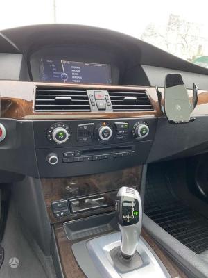 Black BMW 520 2009 in Kaunas, with an engine capacity of 2.00 L and mileage of 318 thousand km for 3800 €, photo 15 on AUTOMOTO.COM.LV
