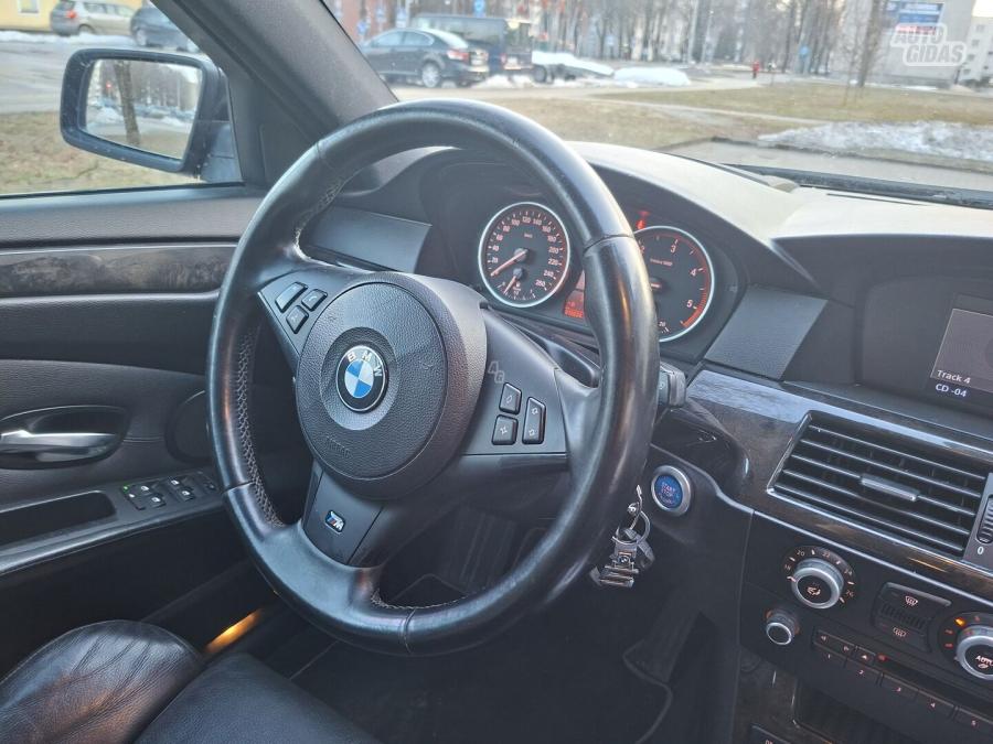 Black BMW 520 2009 in Silute, with an engine capacity of 2.00 L and mileage of 312 thousand km for 4300 €, photo 26 on AUTOMOTO.COM.LV