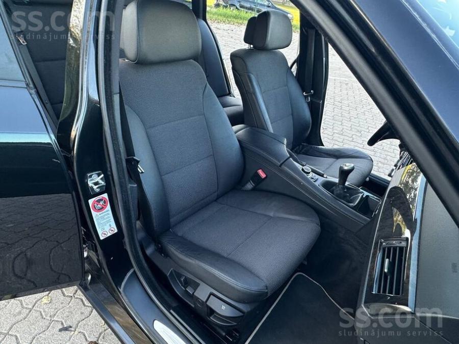 Black BMW 520 2009 in Riga, with an engine capacity of 2.00 L and mileage of 0 thousand km for 3950 €, photo 15 on AUTOMOTO.COM.LV