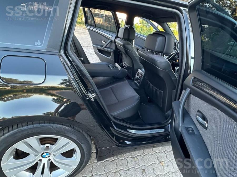 Black BMW 520 2009 in Riga, with an engine capacity of 2.00 L and mileage of 0 thousand km for 3950 €, photo 21 on AUTOMOTO.COM.LV