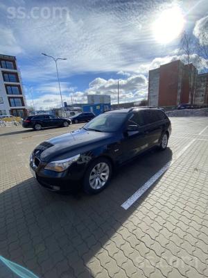 Black BMW 520 2009 in Riga, with an engine capacity of 2.00 L and mileage of 302 thousand km for 4390 €, photo 4 on AUTOMOTO.COM.LV