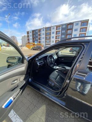 Black BMW 520 2009 in Riga, with an engine capacity of 2.00 L and mileage of 302 thousand km for 4390 €, photo 8 on AUTOMOTO.COM.LV